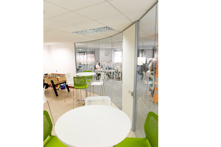 Curved Glass Partitions With Frosted Window Film Design: Sidetrade ...